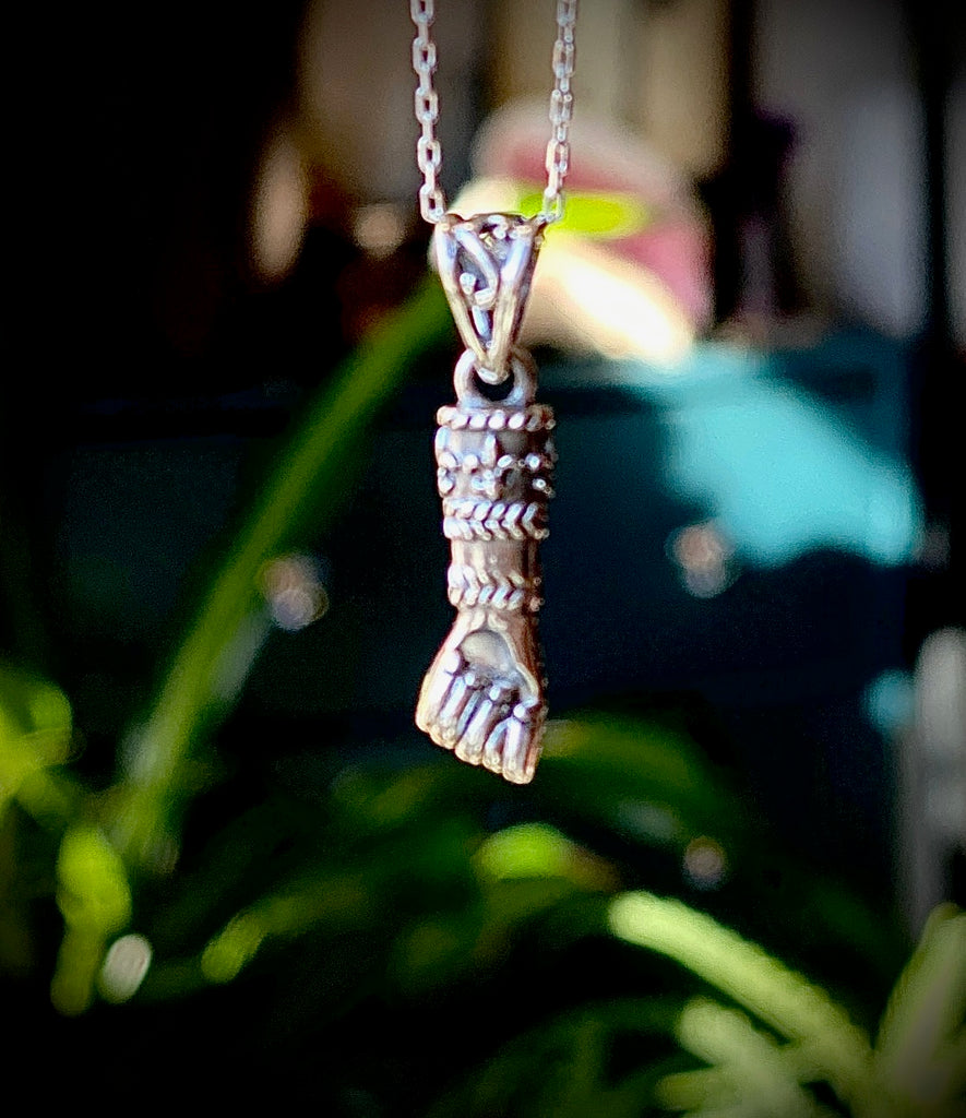 Protection Amulet: Mano de Azabaché (Sterling Silver) – EVERYTHiNG SOULFuL